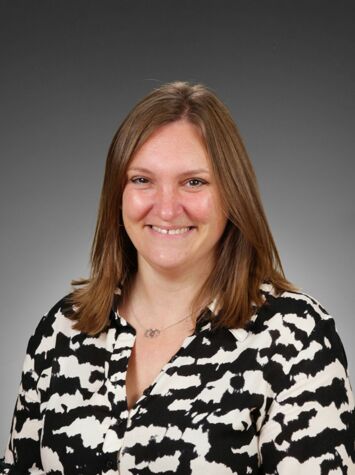 Mrs Thompson - Meet the Team - Creswick Academy